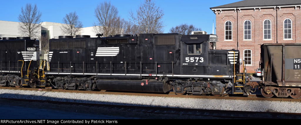 FURX 5573 X-NS 5573 XX-NS 4114 XXX-NW 4114 north on CSX with local through Cartersville Ga 4 ...